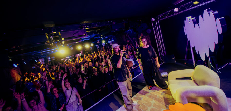 Deezer a offert aux superfans d'Orelsan une écoute en avant-première de ...